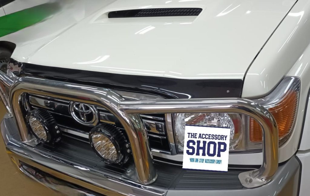 Toyota Landcruiser 79 & 76 Series Bonnet Guard Black with logo Or Clear ...